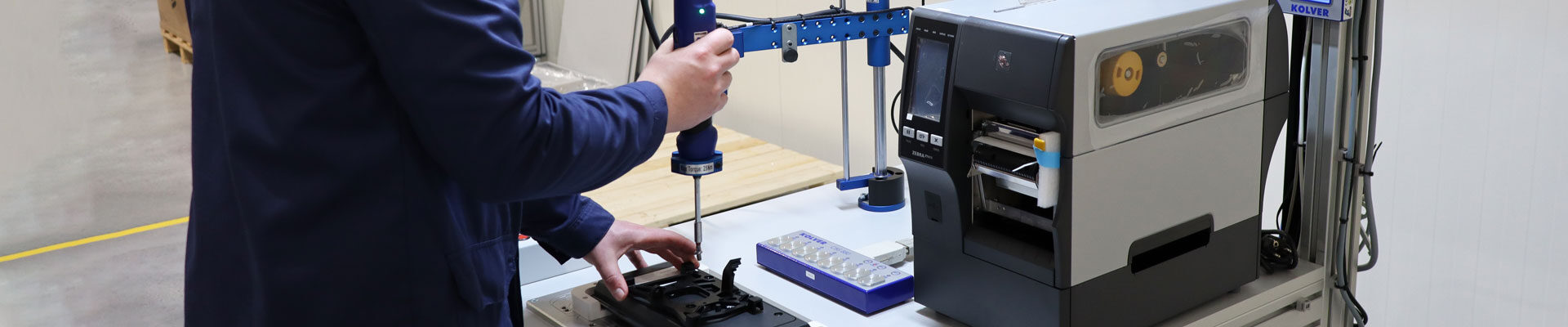 Manual Assembly Workstations - Hoob - Factory Automation & Machine Building Manual Assembly Workstations - Hoob - Factory Automation & Machine Building